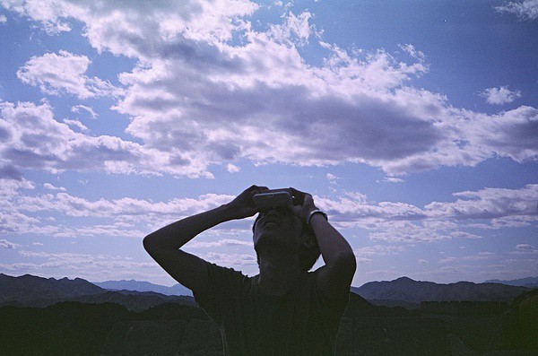 悲傷是21世紀的奢侈品 - YILE LIN 林以樂 | StreetVoice 街聲 - 最潮音樂社群